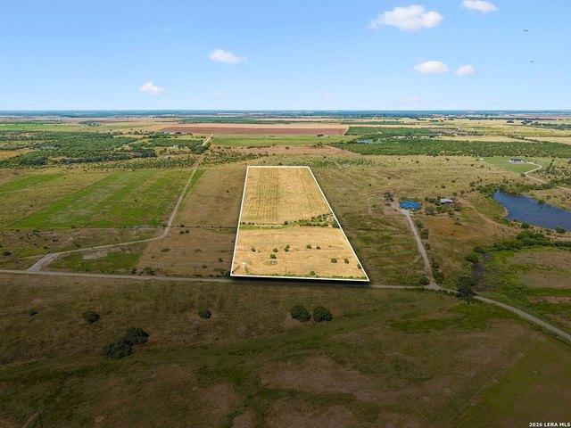 4332 County Road 132, Floresville, TX 78114