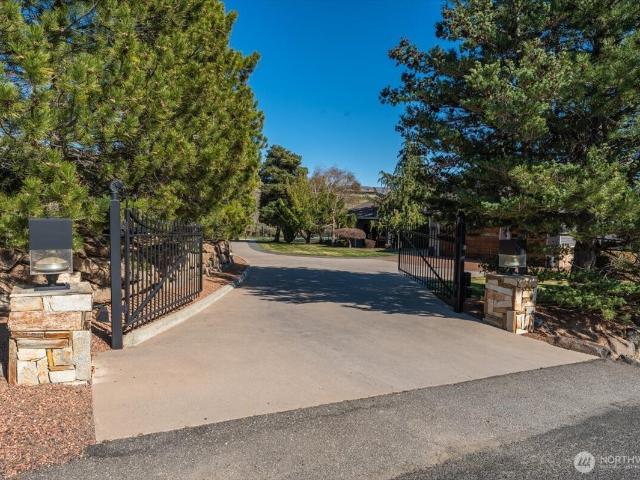 4333 Anna Lane