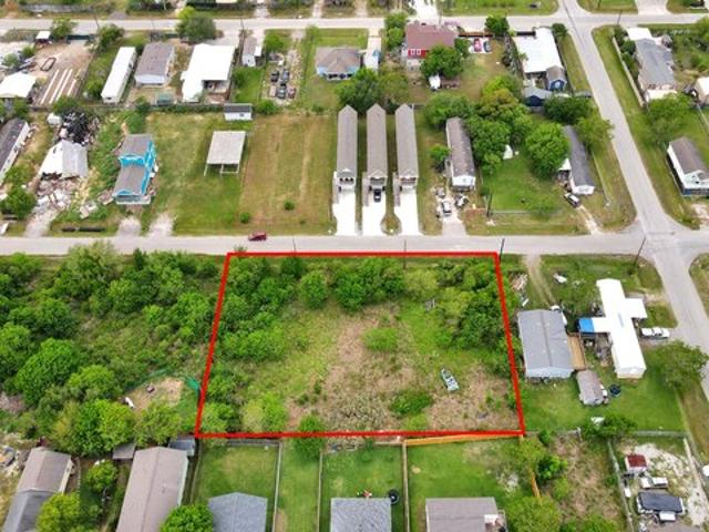 433 13th St, San Leon, TX 77539
