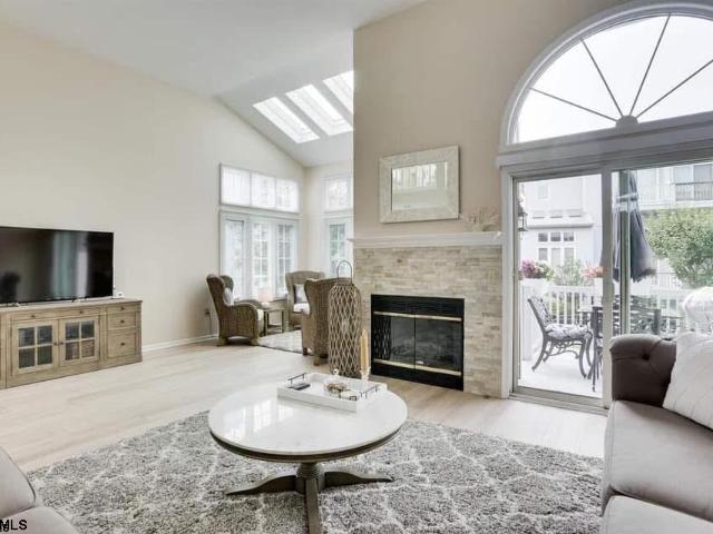 433 Albacore Ln