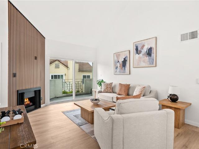 433 E Tamarack 149