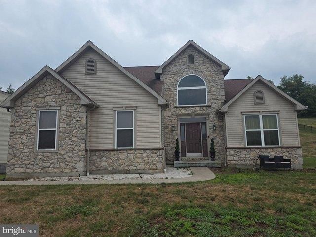 433 Eagleview Dr, Mohrsville, PA 19541