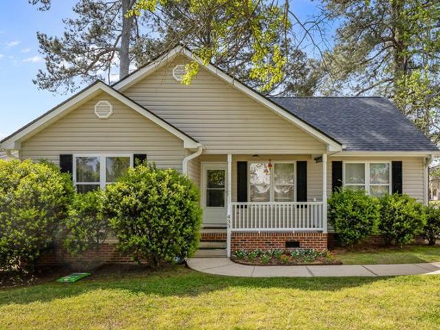 433 Kellywood Ct, Fuquay Varina, NC 27526
