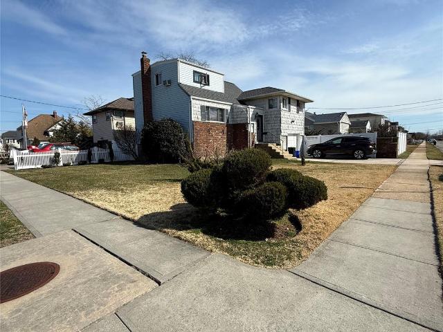 433 Miller Ave, Freeport, NY 11520 | MLS #976686 | Compass
