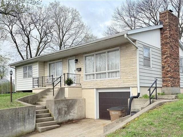 433 S 8th St, Atchison, KS 66002