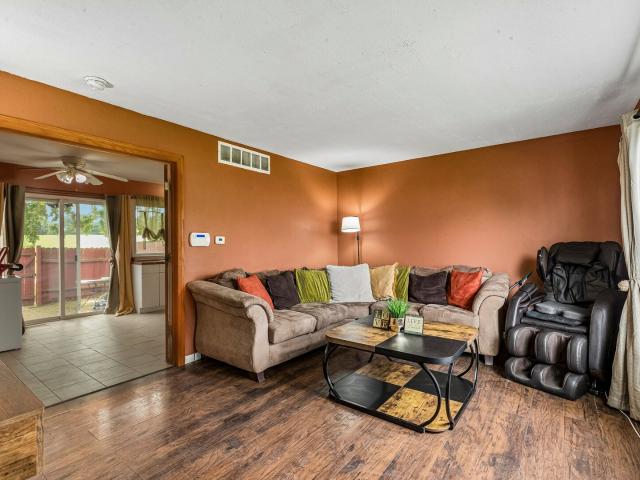 433 SALEM Square # 6