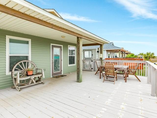 433 Seabean St, Surfside Beach, TX 77541