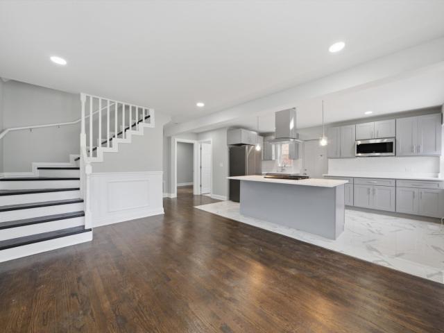433 W 100TH Street