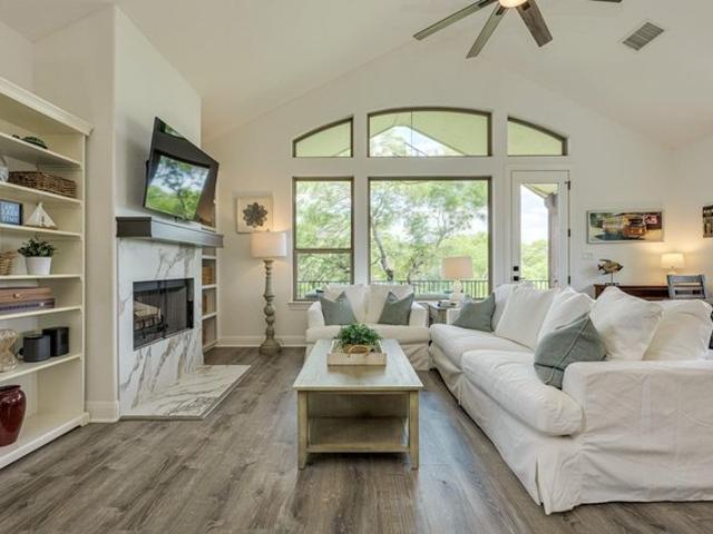 433 Venture Blvd S, Point Venture, TX 78645