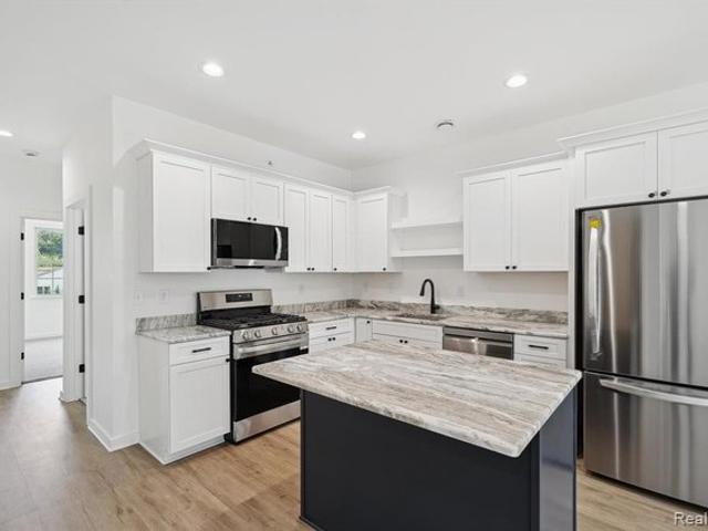 433 Village Dr Unit 189, Walled Lake, MI 48390