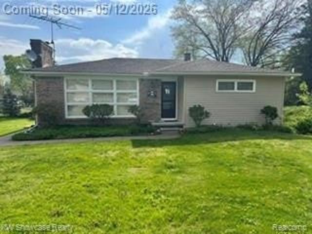 4344 Waterloo St, Waterford Township, MI 48329
