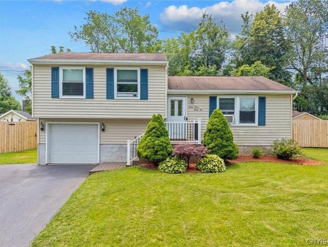 4346 Old Meadow Rd, Clay, NY 13041