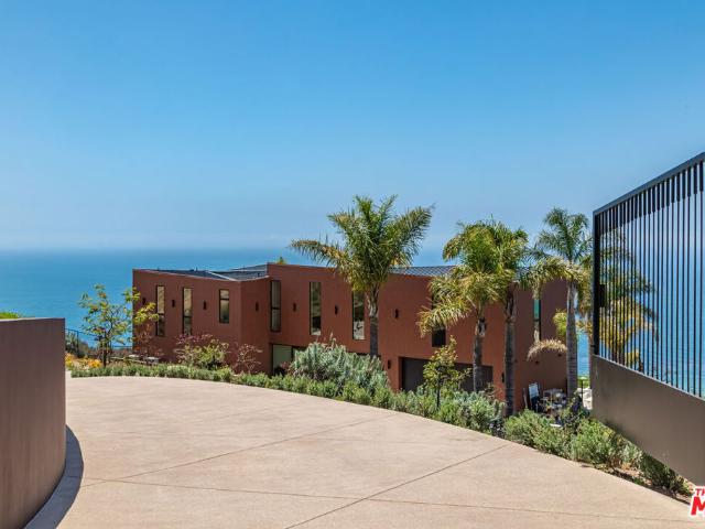 4346 Avenida De La Encinal