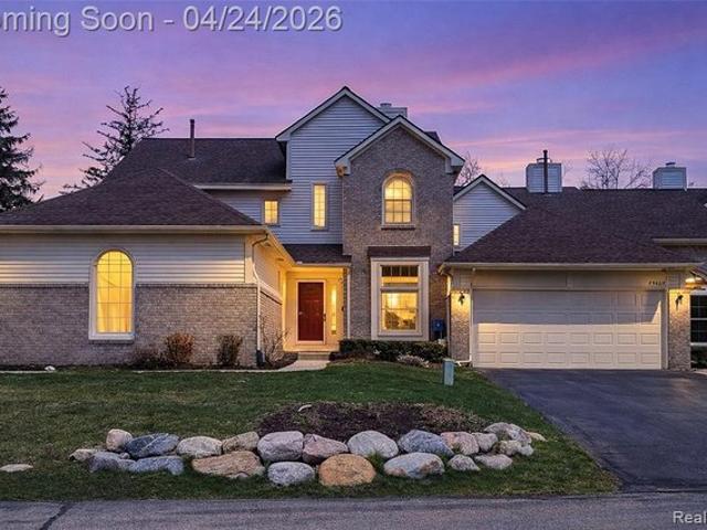 43470 Algonquin Dr, Novi, MI 48375