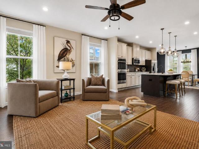 43498 Apple Orchard Square