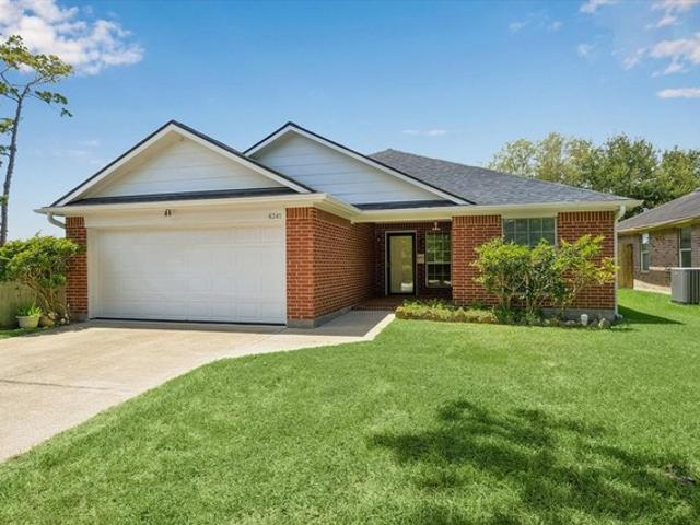 4341 Country Club Dr, Dickinson, TX 77539