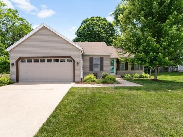 4342 Cross Creek Dr, South Bend, IN 46628