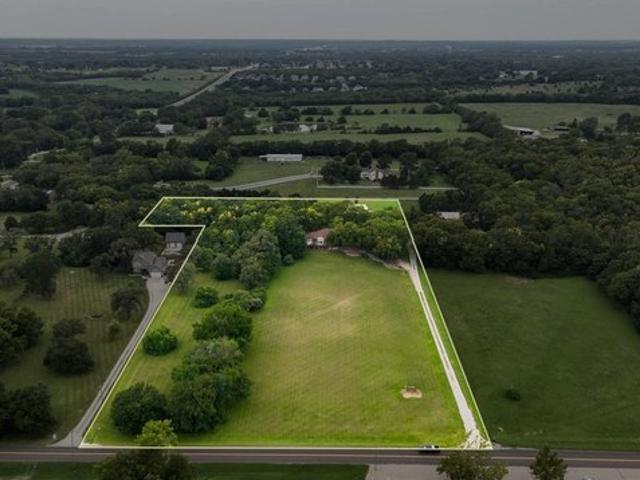 4343 SE W Edge Rd, Topeka, KS 66609