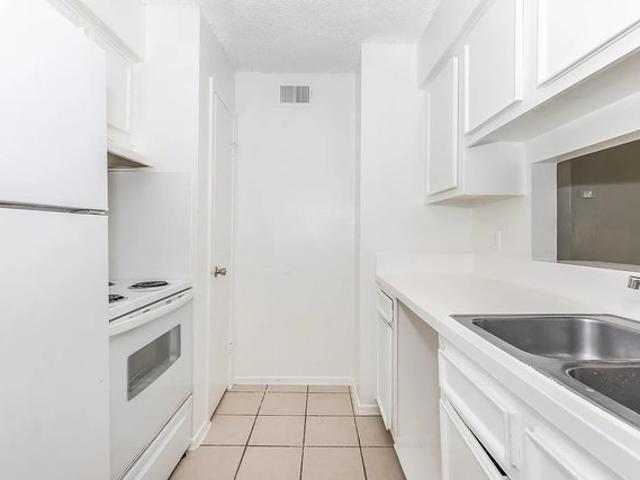 4343 Shaver St, Pasadena, TX 77504