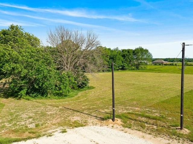 434 Private Road 33085, Sumner, TX 75486