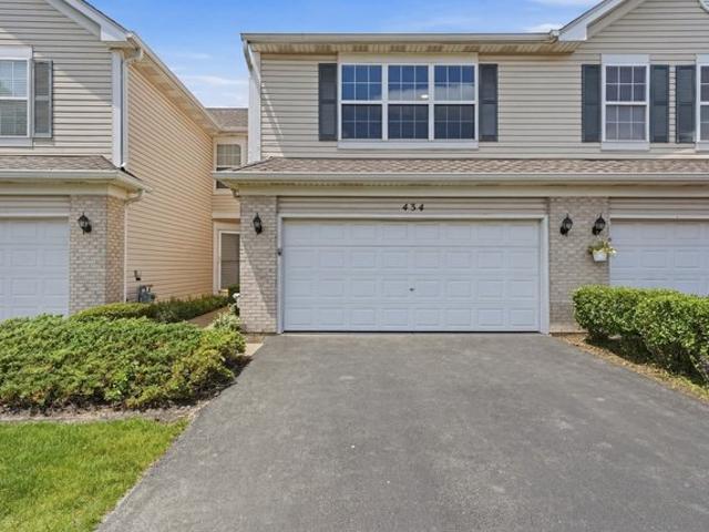 434 Windham Cove Dr, Crystal Lake, IL 60014