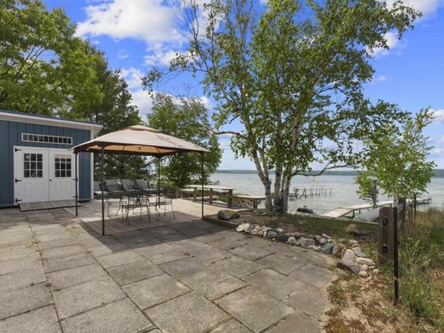 4354 Crystal Dr, Beulah, MI 49617