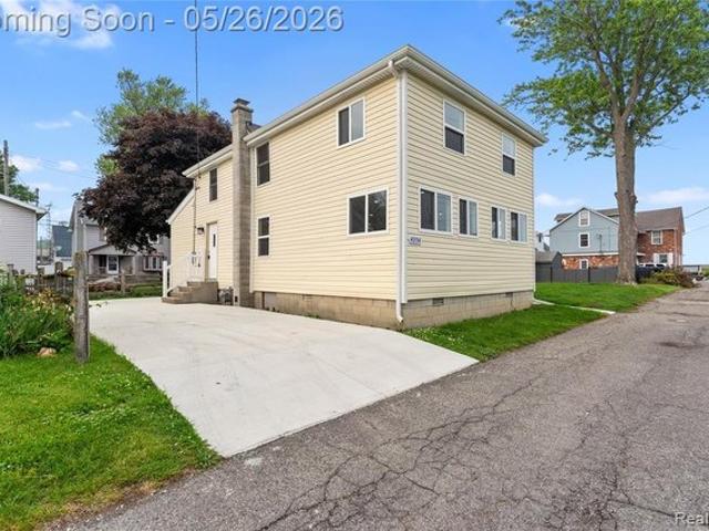 4354 S 5th St, Luna Pier, MI 48157