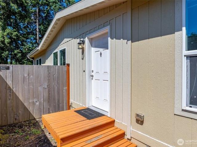 4355 Northgate Dr, Oak Harbor, WA 98277