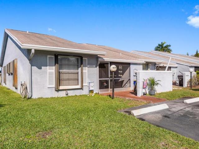 4355 Lucerne Villas Ln, Lake Worth, FL 33467