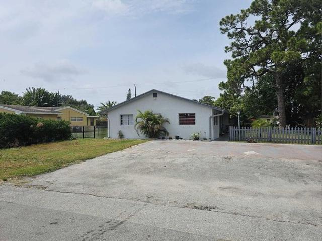 4356 Anna Ln, Palm Springs, FL 33406
