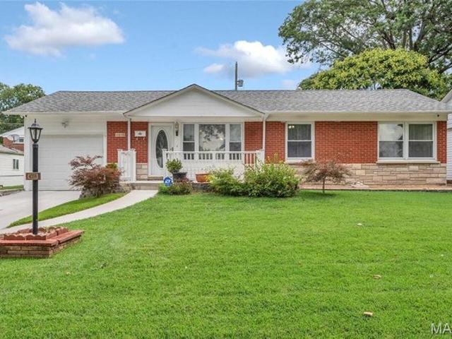 4359 Mohegan Dr, Affton, MO 63123