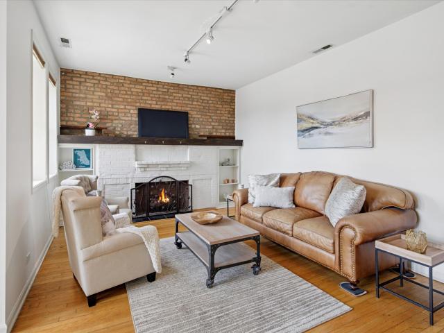 4350 N Albany Avenue # 2S