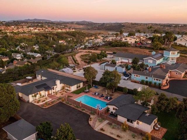 4350 Highland Dr, Carlsbad, CA 92008