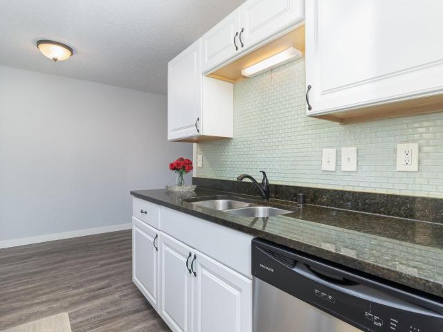4351 Parklawn Ave, Unit 7E, Edina, MN 55435 | MLS #6793