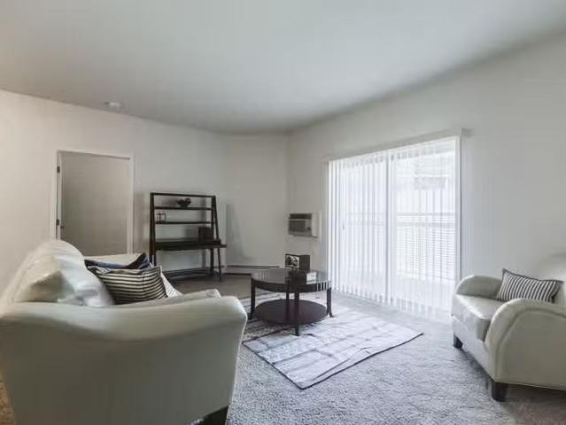 4351 3B 2 Live at Silver Lake Apartments