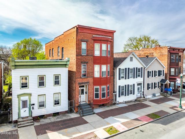 435 3rd Street