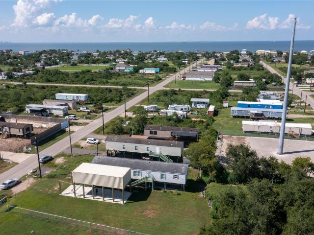 435 16th St, Dickinson, TX 77539 | MLS #29076 | Compass