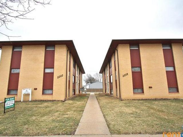 $435 / 2br Nice apartments near 66th and Leighton 2208 N Cotner