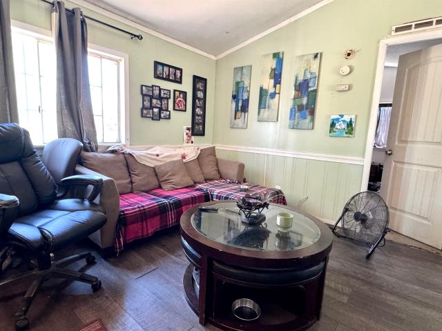 435 460 Laura Dr