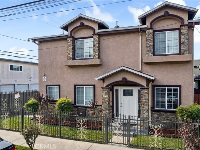 435 Cerritos Avenue