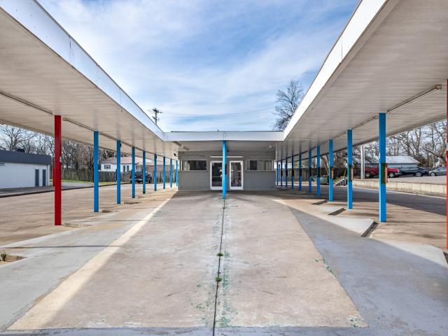 435 E Main St
