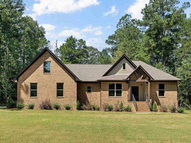 435 Eagle Pointe Dr, Pell City, AL 35128