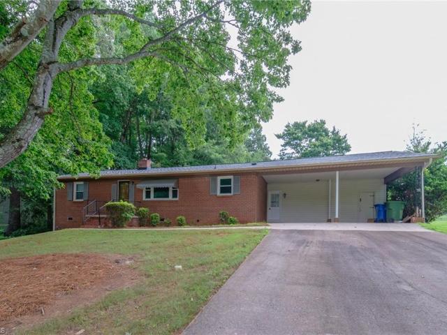 435 Lakecrest Drive
