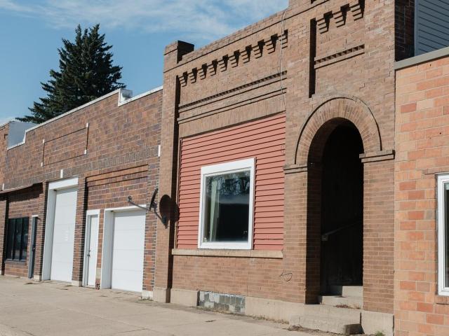 435 Main Street E