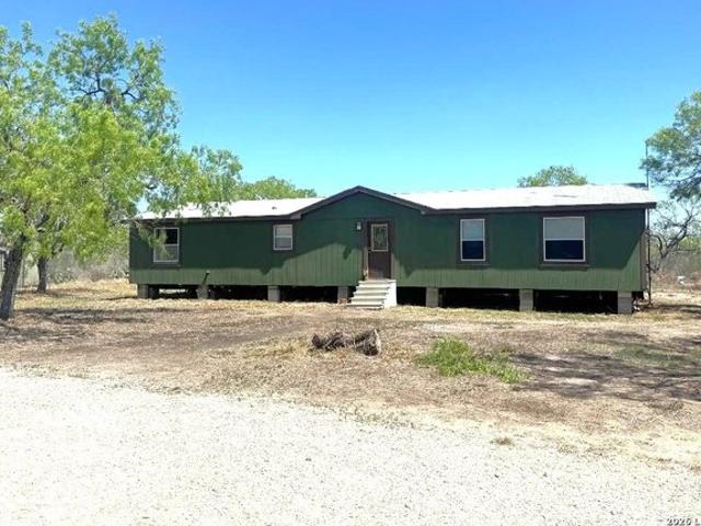 435 North Trl, Pleasanton, TX 78064