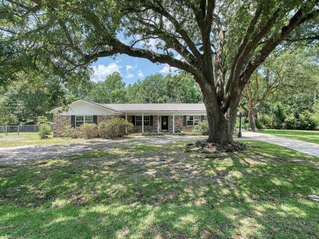435 S Inwood Dr, Bridge City, TX 77611