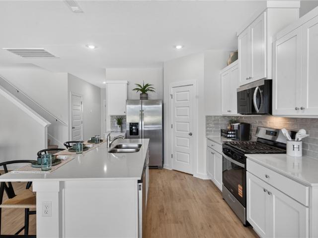 435 S Neon Avenue