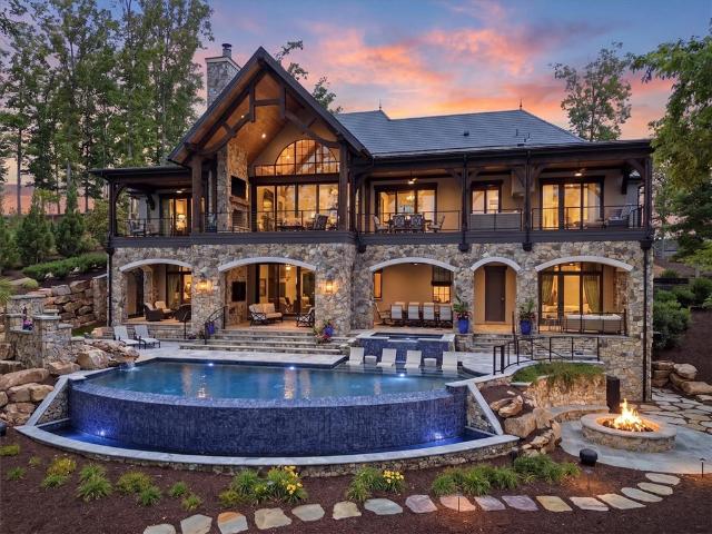 435 Peninsula Ridge