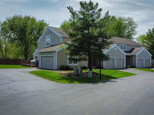 435 Pineview Dr NE, Howland, OH 44484