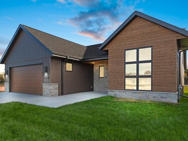 435 Riverview Ridge Pl, Combined Locks, WI 54113